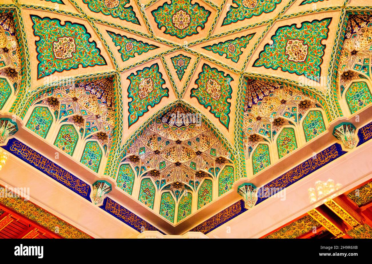 Dome, Sultan Qaboos Grand Mosque, Muscat, Oman Stock Photo - Alamy