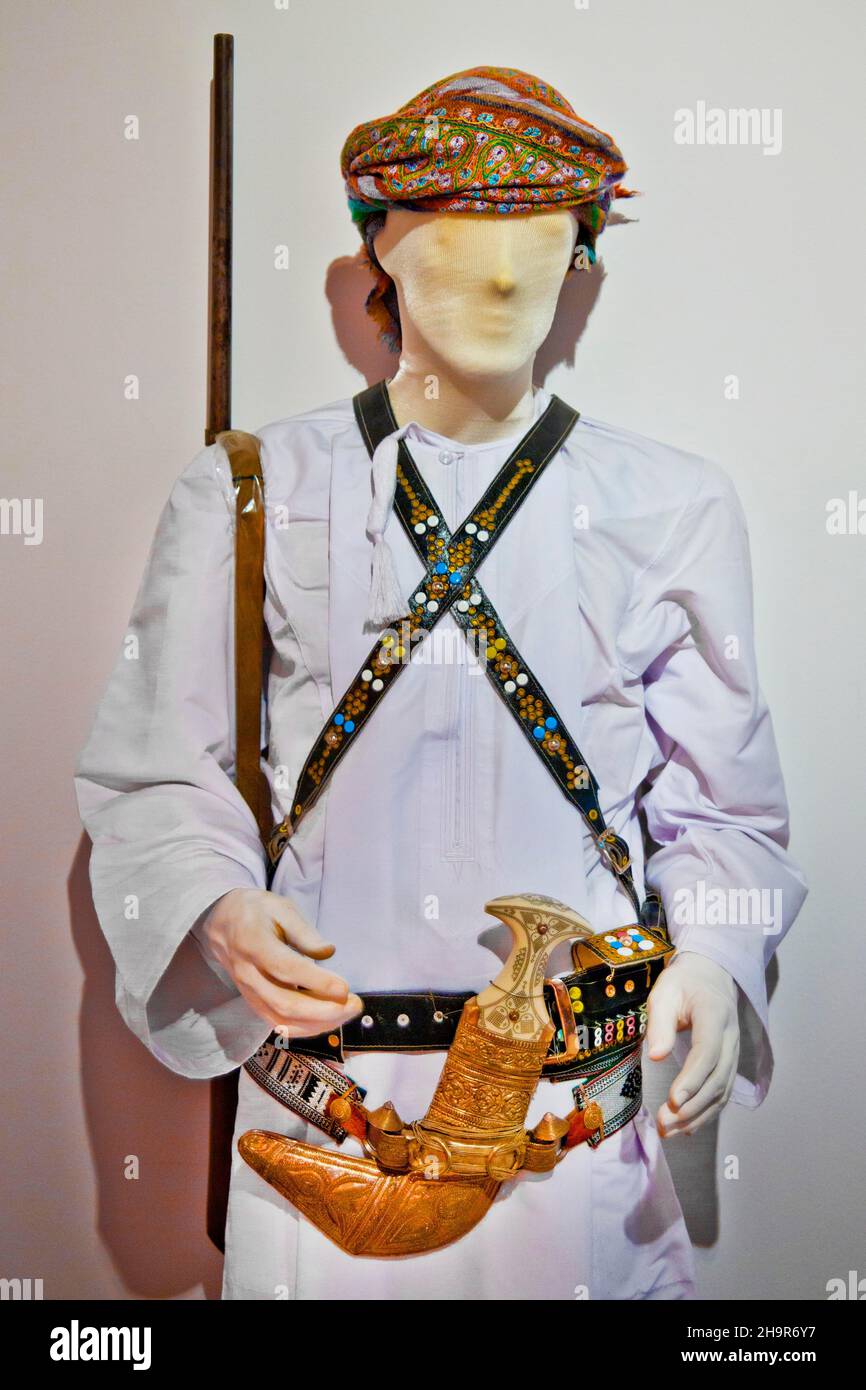 Men's traditional costume with scimitar, Bait Al Zubair Museum, Muscat ...