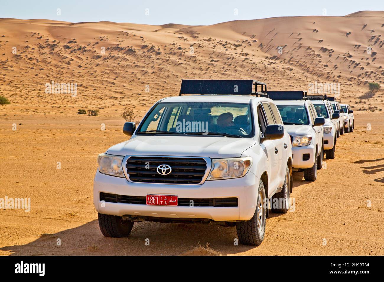 Arabian desert cars hi-res stock photography and images - Alamy