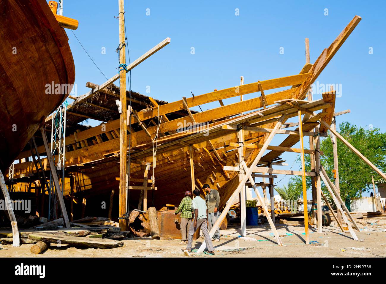 Oman sur dhow shipyard hi-res stock photography and images - Alamy