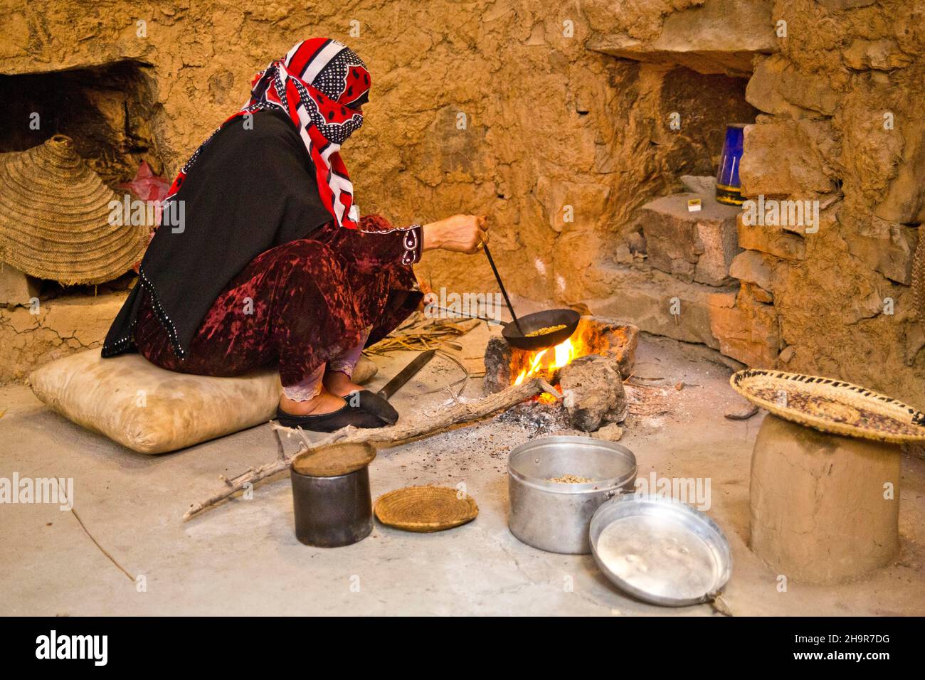Roasting coffee beans, traditional house, Bait al Safah local museum ...