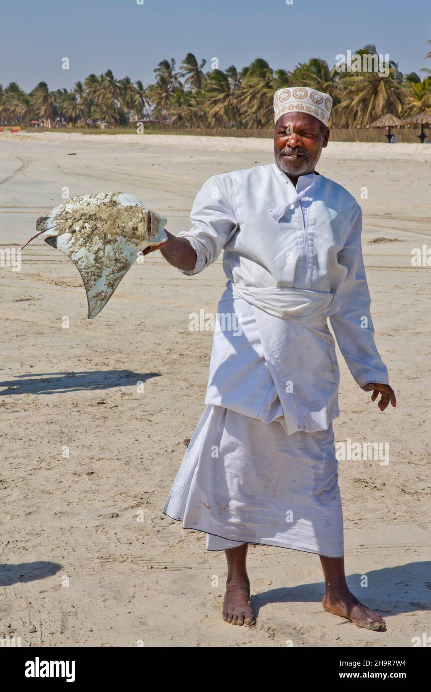 Fishermen with Rochem, Salalah, Salalah, Dhofar, Oman Stock Photo - Alamy
