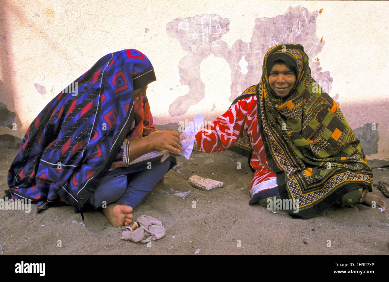 Women in third hi-res stock photography and images - Alamy