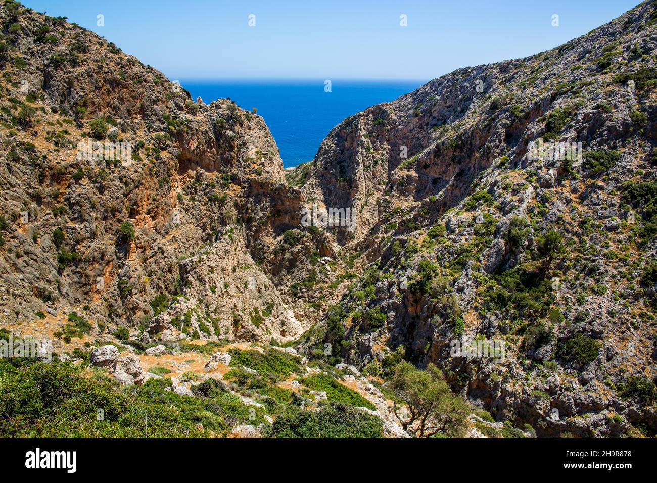 Hike to the Bear Cave overlooking the Mediterranean Sea, Crete ...