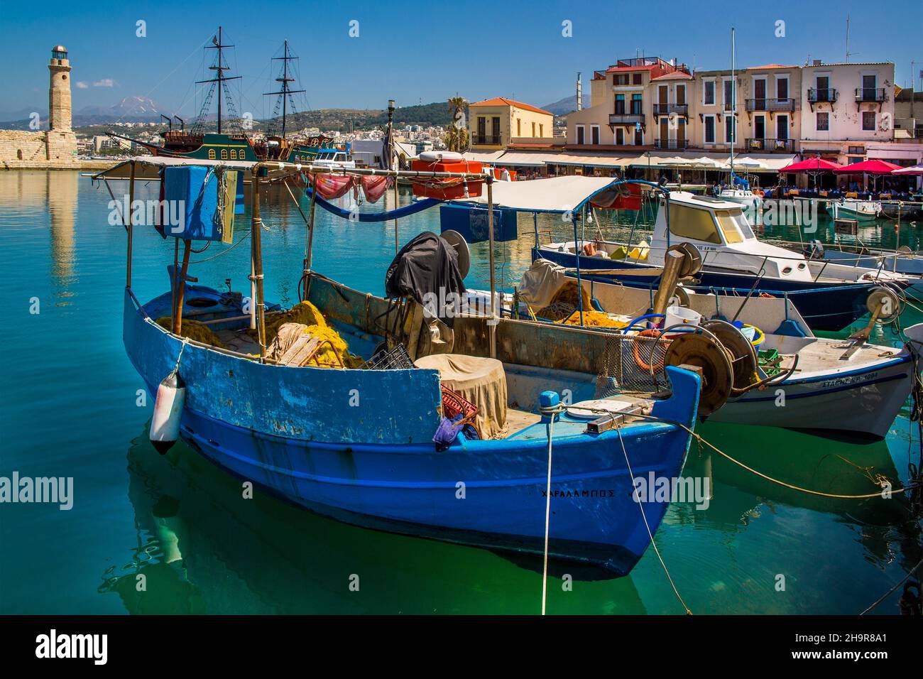 Harbour with cafes and restaurants, Rethymno harbour town, Crete ...
