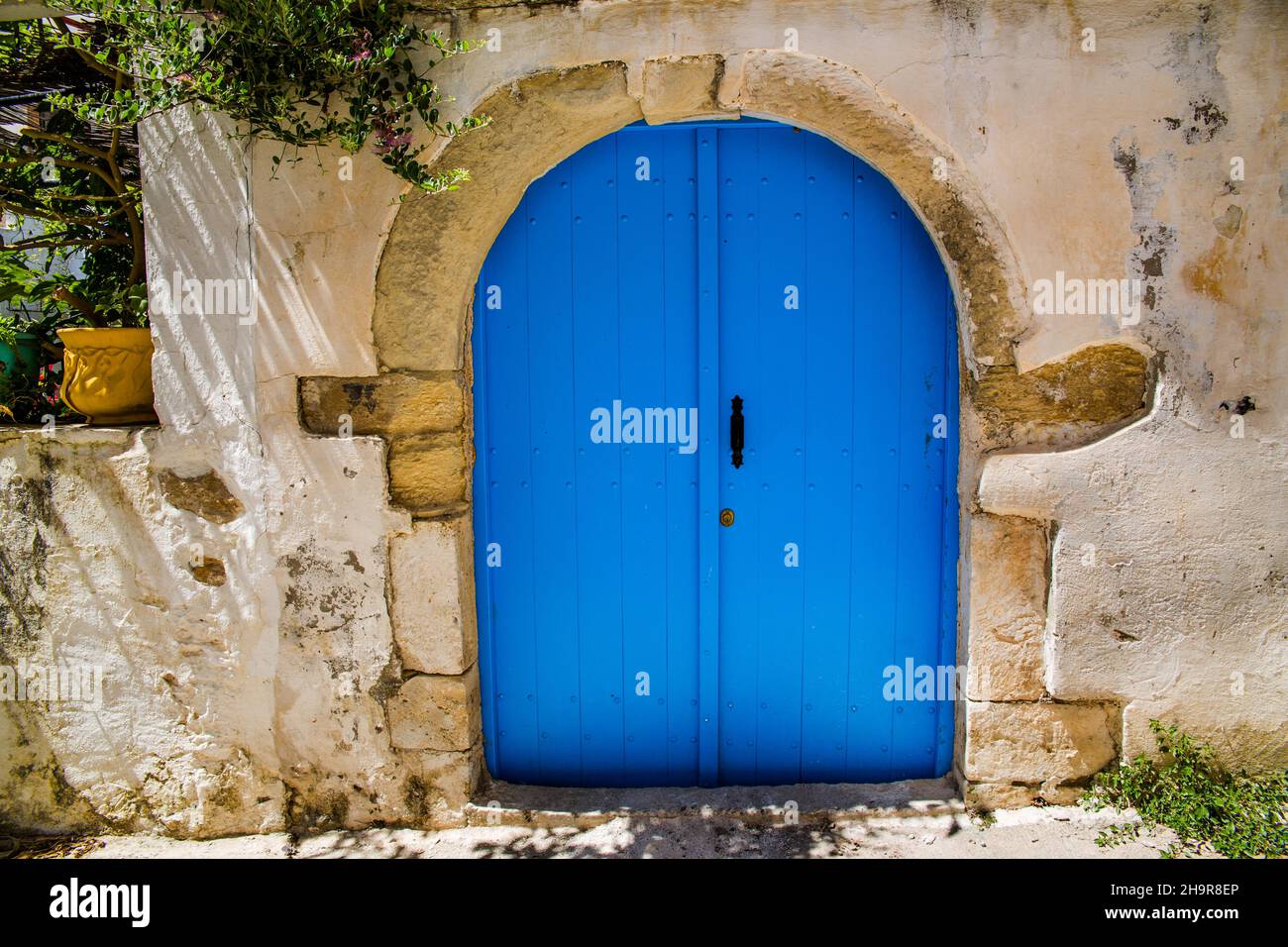 Archway, Gavalochori village with its original character, Crete ...