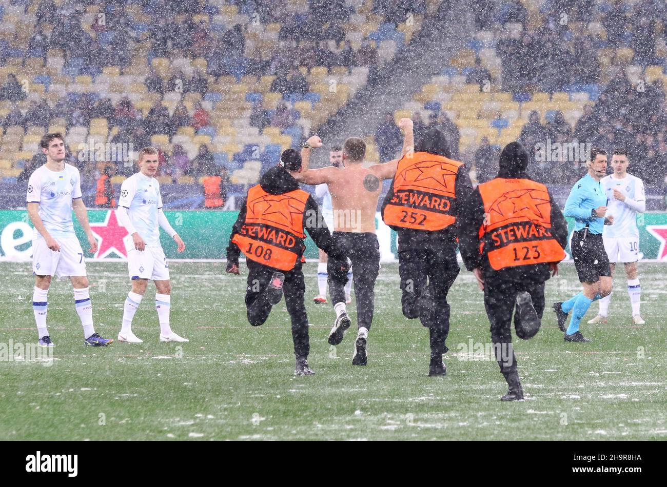 Football pitch invasion hi-res stock photography and images - Alamy