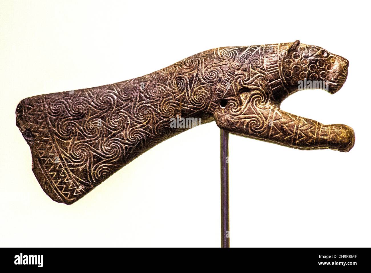 End handle of a sceptre in the shape of a panther (1800-1700 BC ...