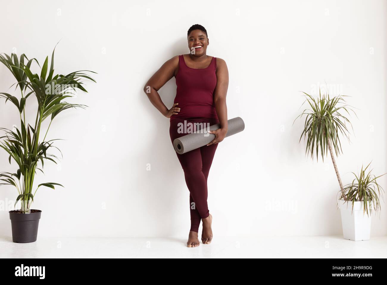 Happy attractive fat black woman posing with fitness mat Stock Photo ...