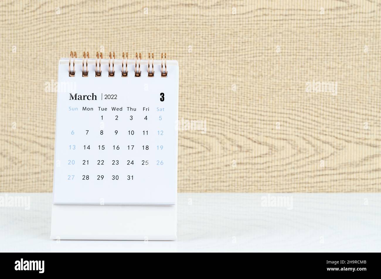The March 2022 desk calendar on the table Stock Photo - Alamy
