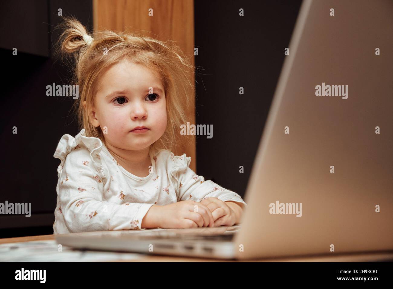 Kids using technology Stock Photo - Alamy
