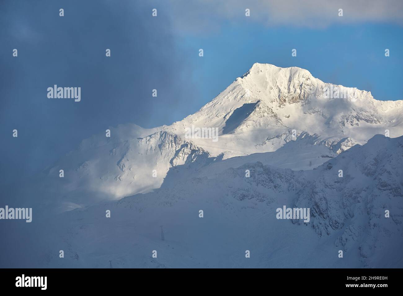Avalanche prone mountain hi-res stock photography and images - Alamy