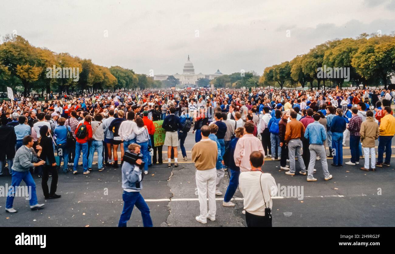 Aids activists 1980s hi-res stock photography and images - Alamy