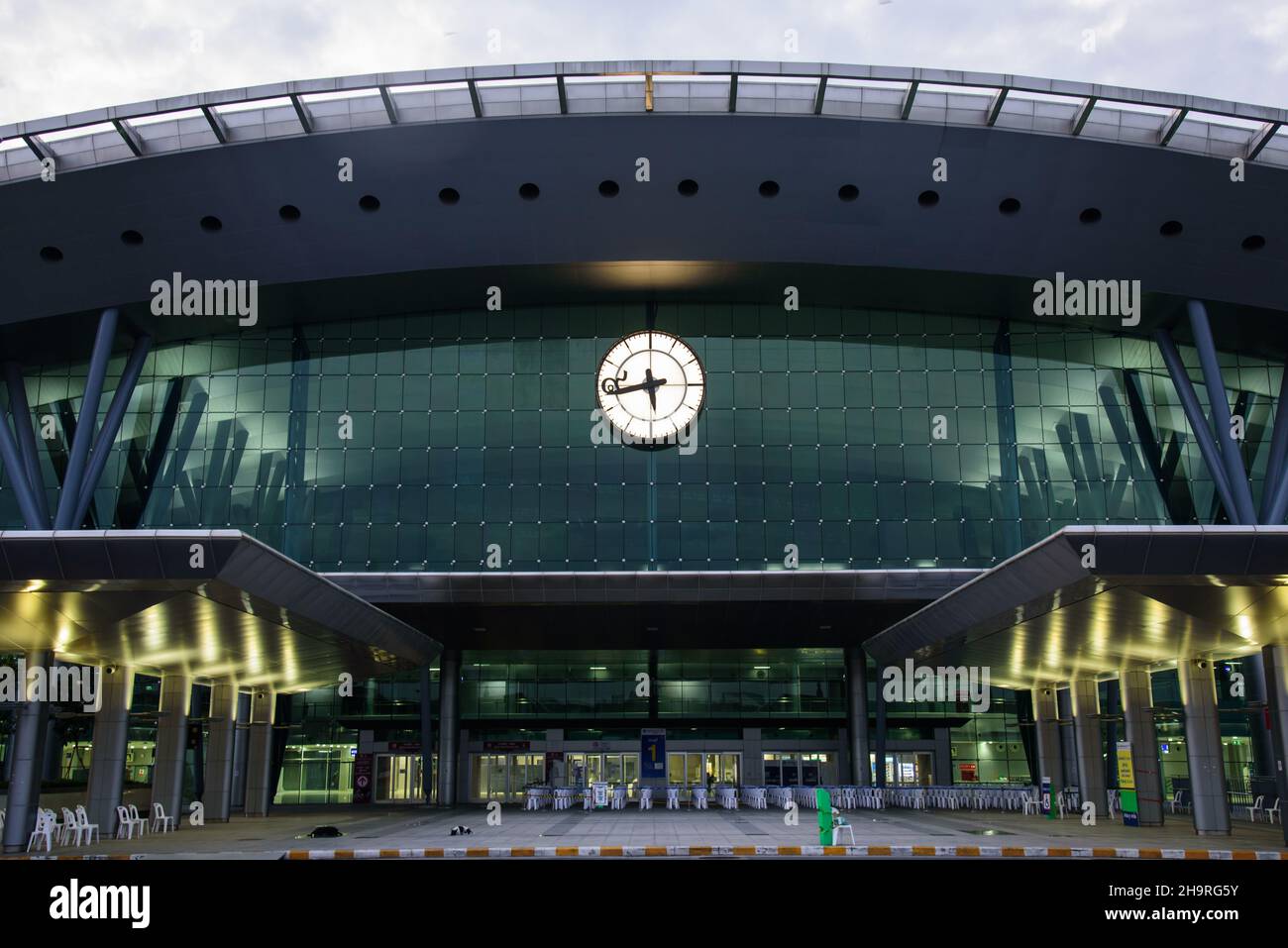 Bangkok , Thailand - 13 Nov, 2021 : Bang Sue Grand Station new train ...