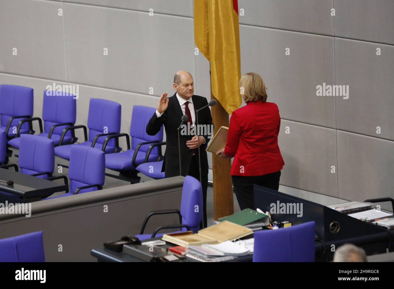 12/08/2021, Berlin, Germany, Olaf Scholz and Bärbel Bas in the plenary ...