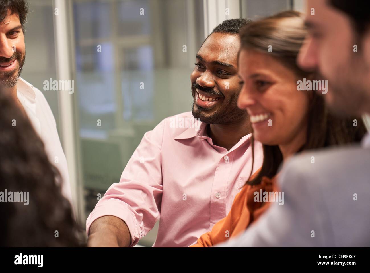 Multicultural business meeting hi-res stock photography and images - Alamy