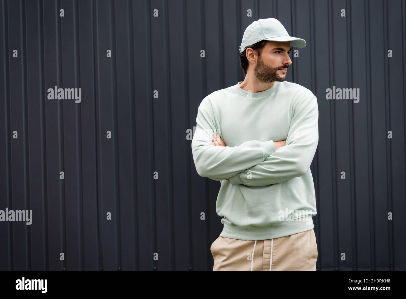 Bearded man in baseball cap hi-res stock photography and images - Alamy