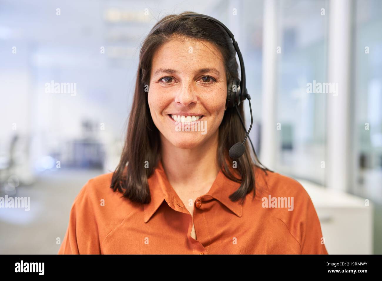 Customer service advisor hi-res stock photography and images - Alamy