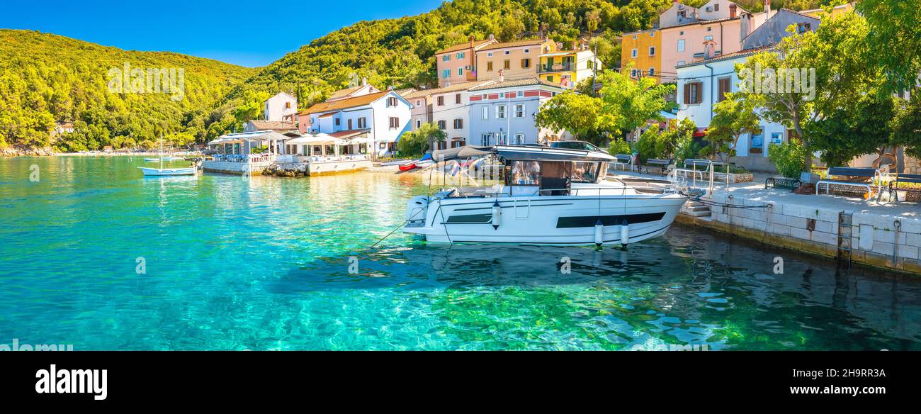 Idyllic village of Valun turquoise waterfront panoramic view, Cres ...