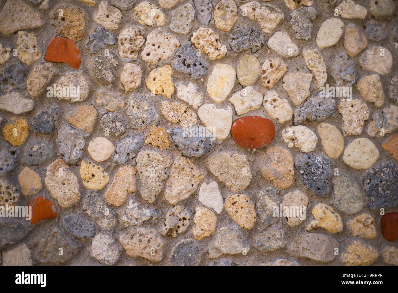 Pebble stone wall hi-res stock photography and images - Alamy