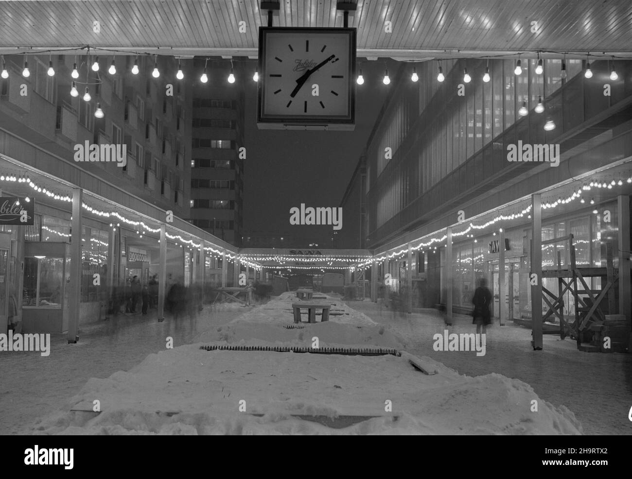 Warszawa, 1969-12. Fragment tzw. Œciany Wschodniej, wybudowanej w ...