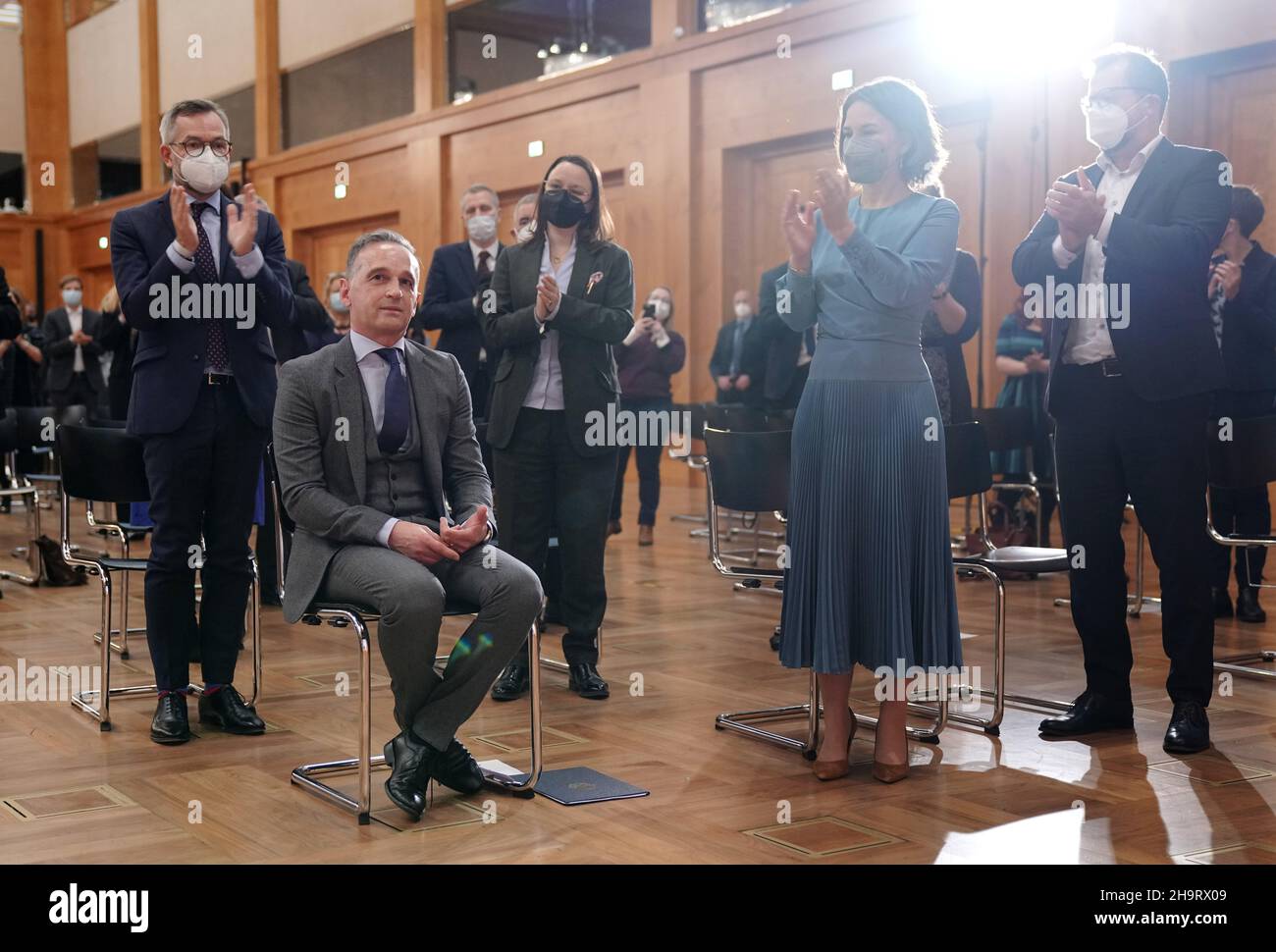 Berlin, Germany. 08th Dec, 2021. Annalena Baerbock (2nd from right ...