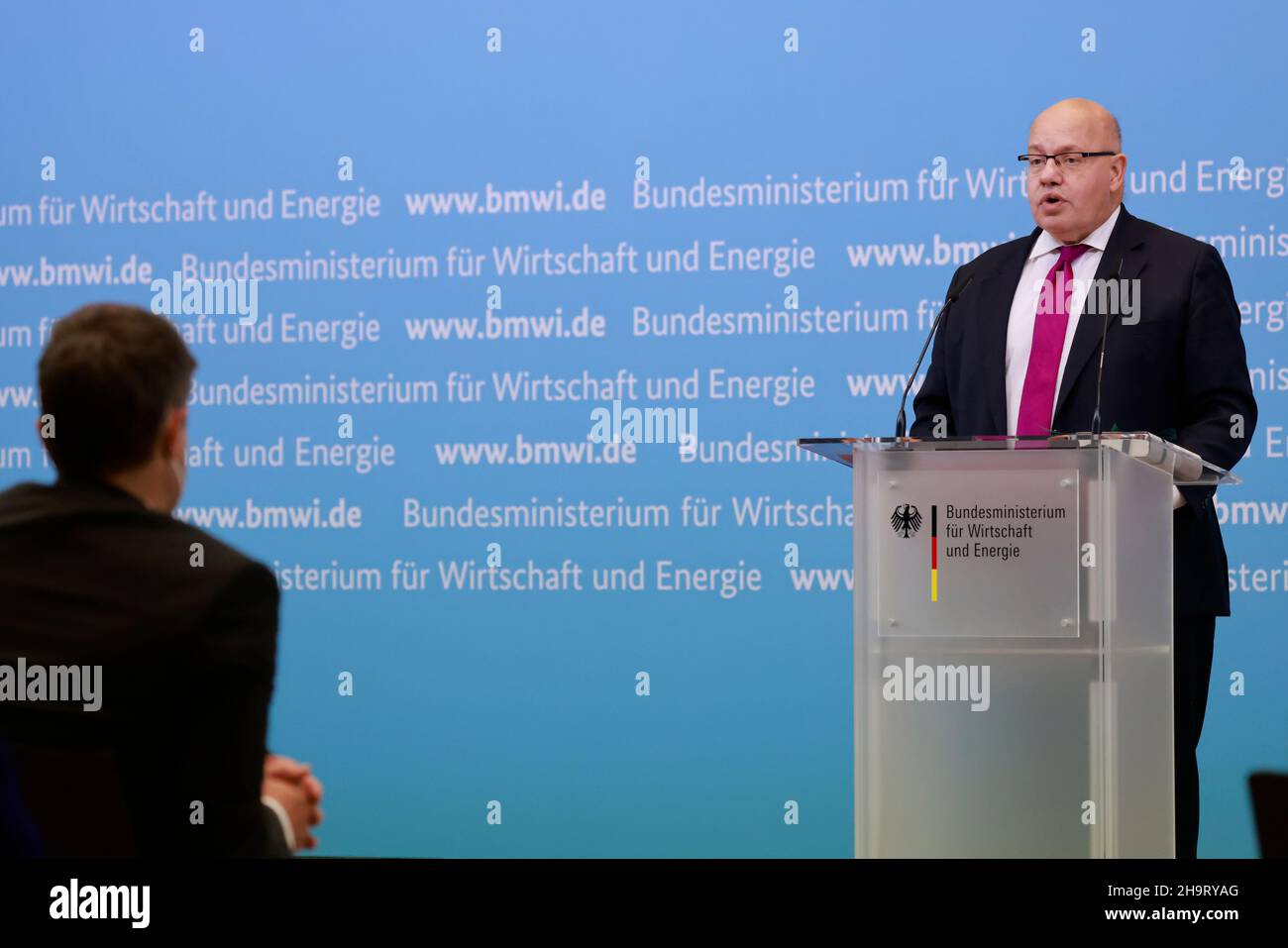 Berlin, Germany. 08th Dec, 2021. Former Economics Minister Peter ...