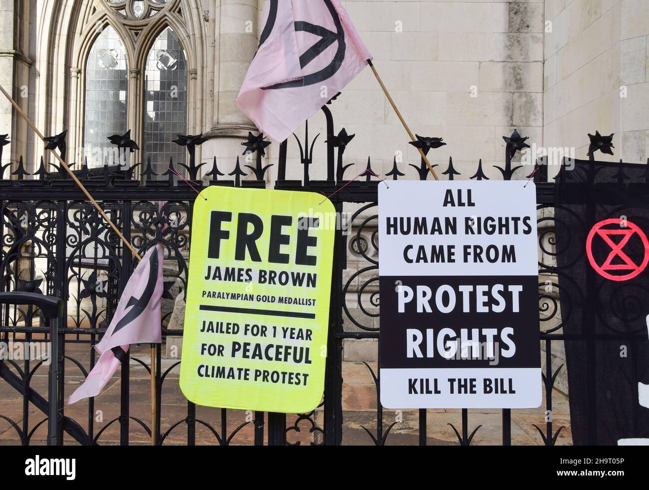 London, UK. 08th Dec, 2021. 'Free James Brown' and pro-protest rights ...