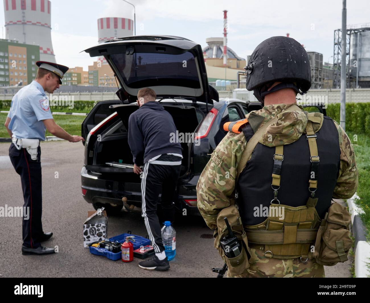 Suspicious car hi-res stock photography and images - Alamy