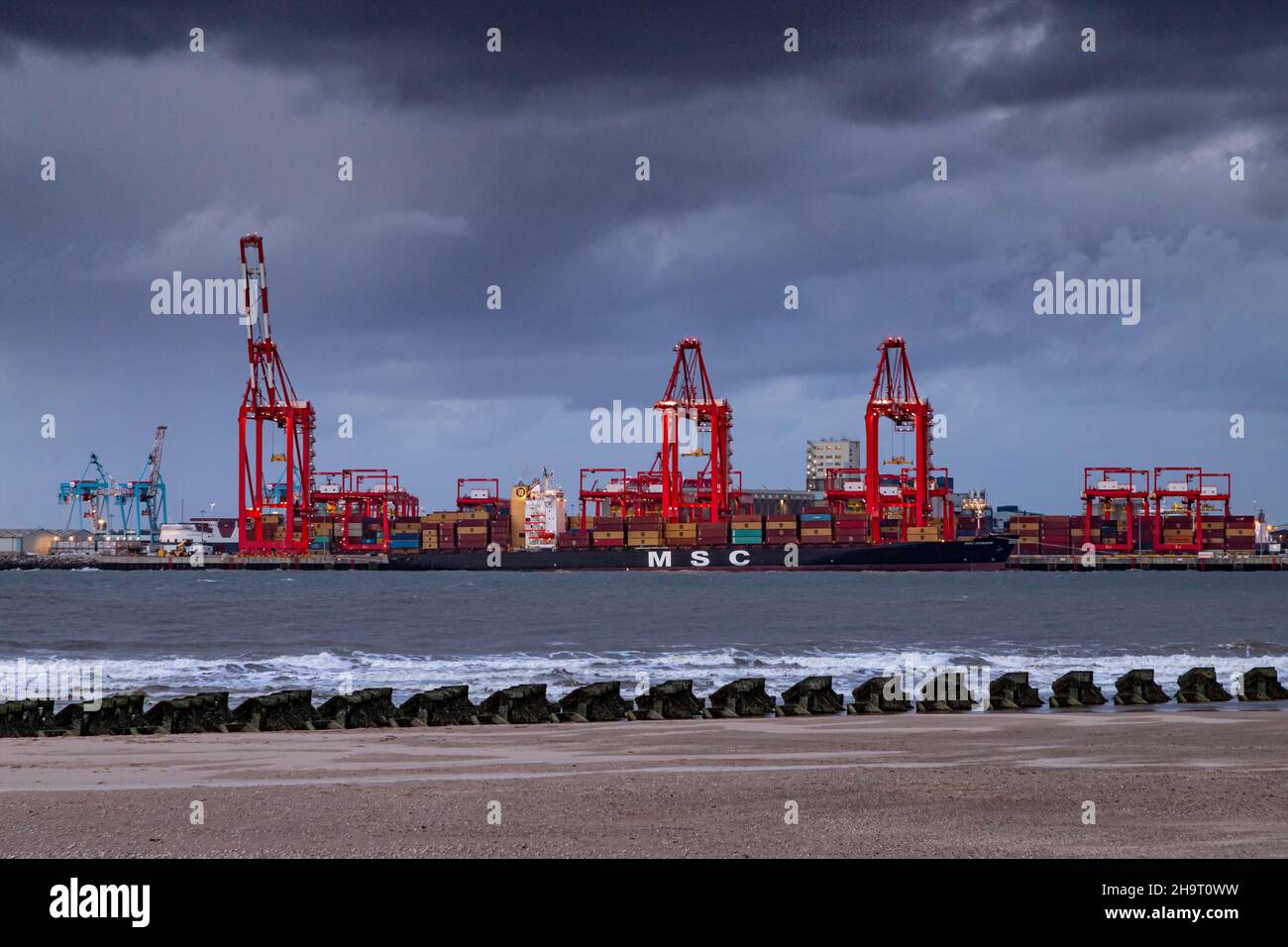 Liverpool 2 Container Terminal, Merseyside, England Stock Photo - Alamy