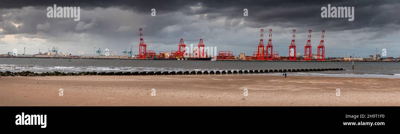 Liverpool 2 container terminal hi-res stock photography and images - Alamy