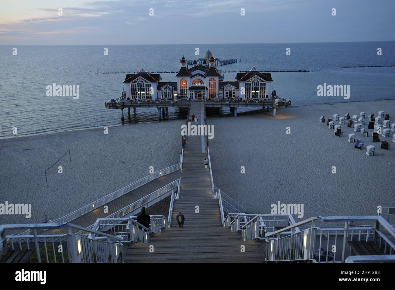 Sellin auf Rügen, Seebrücke und Strand Stock Photo - Alamy