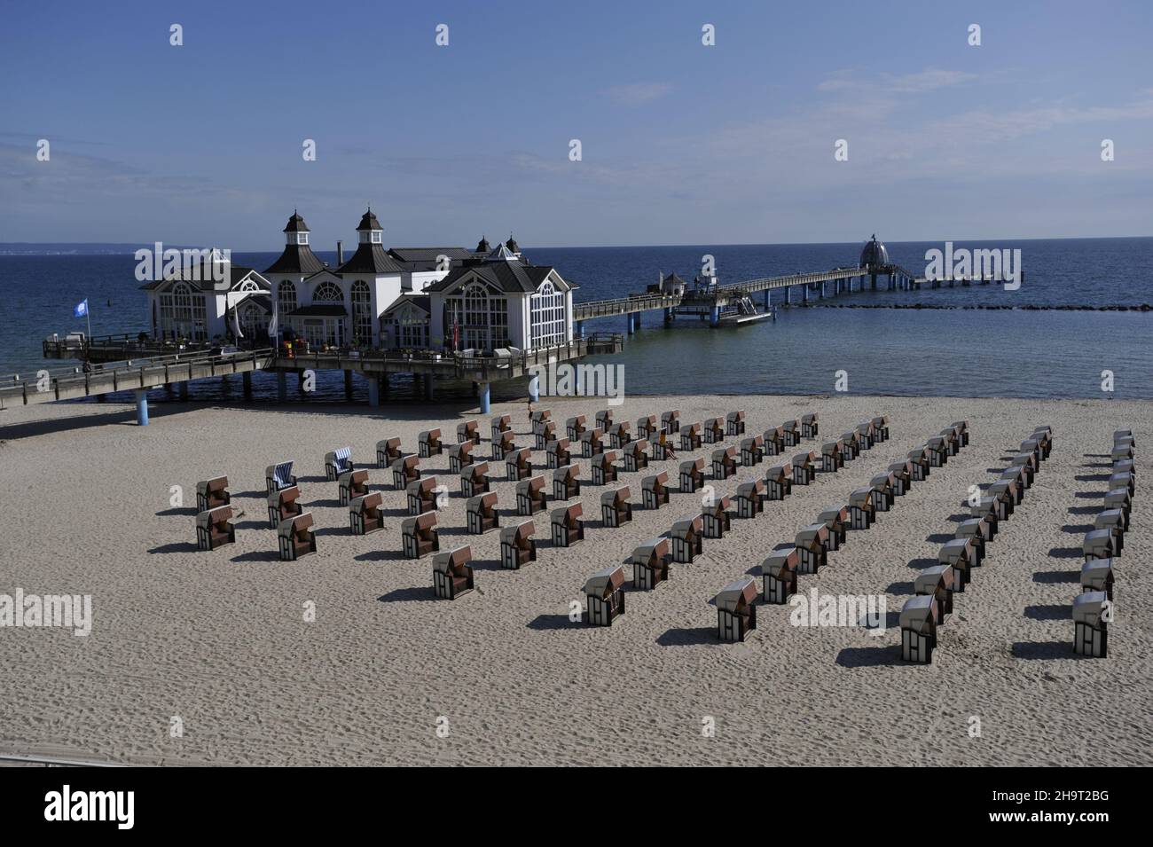 Sellin auf Rügen, Seebrücke und Strand Stock Photo - Alamy