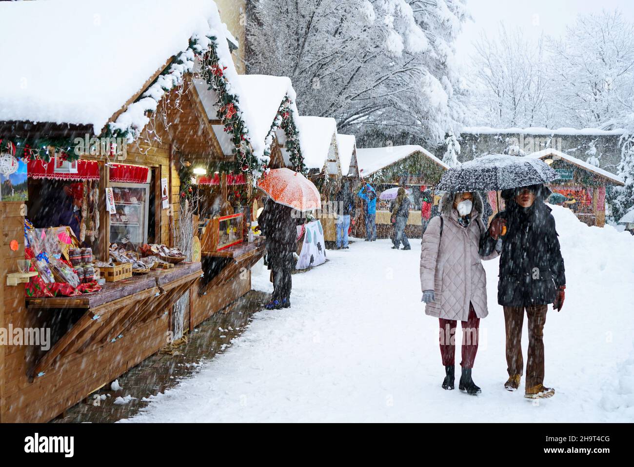 Traditional Christmas market under heavy snowfall. Aosta, Italy ...