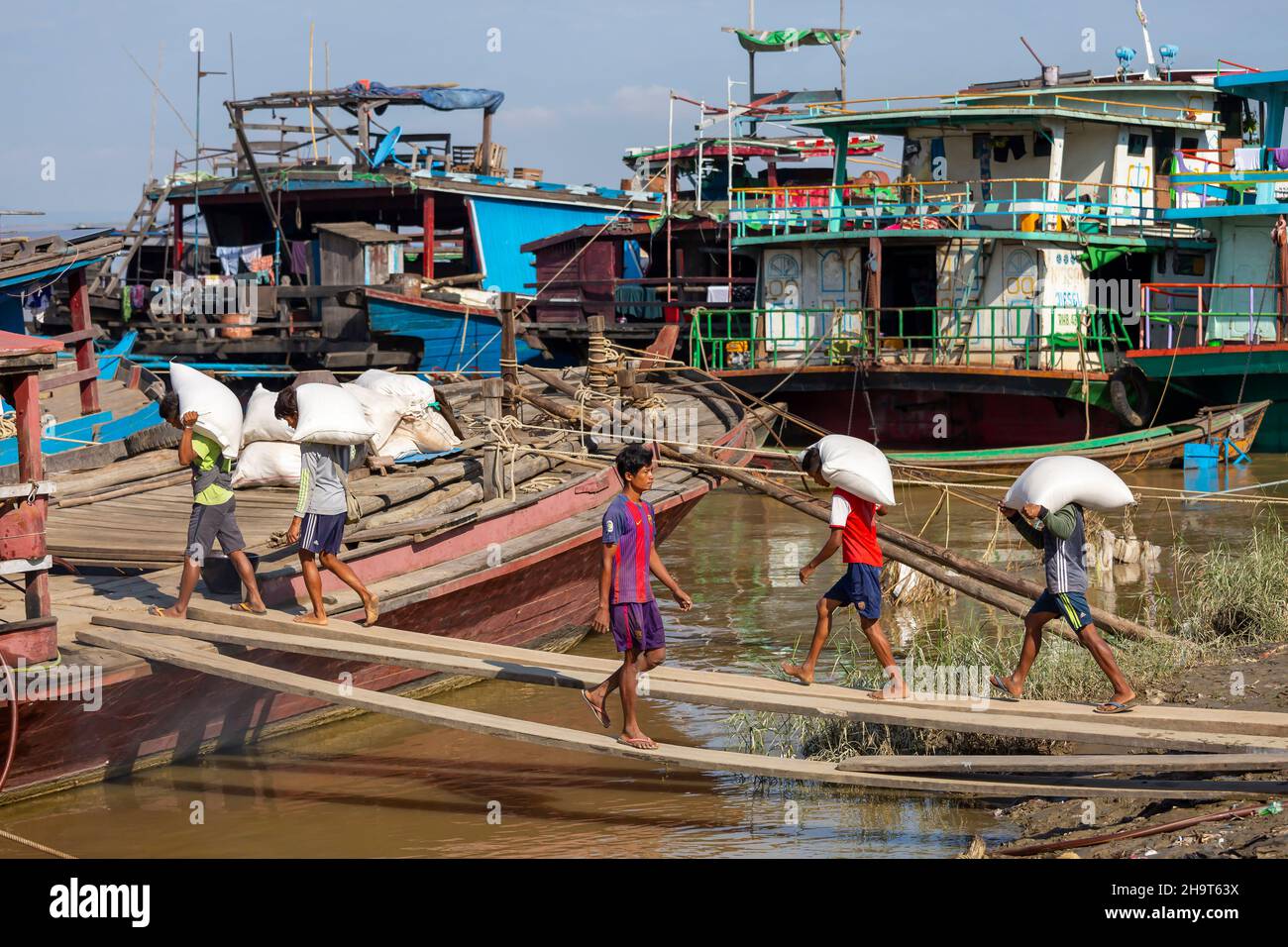 Myanmar boats myanmar ship myanmar ships burma ships hi-res stock ...