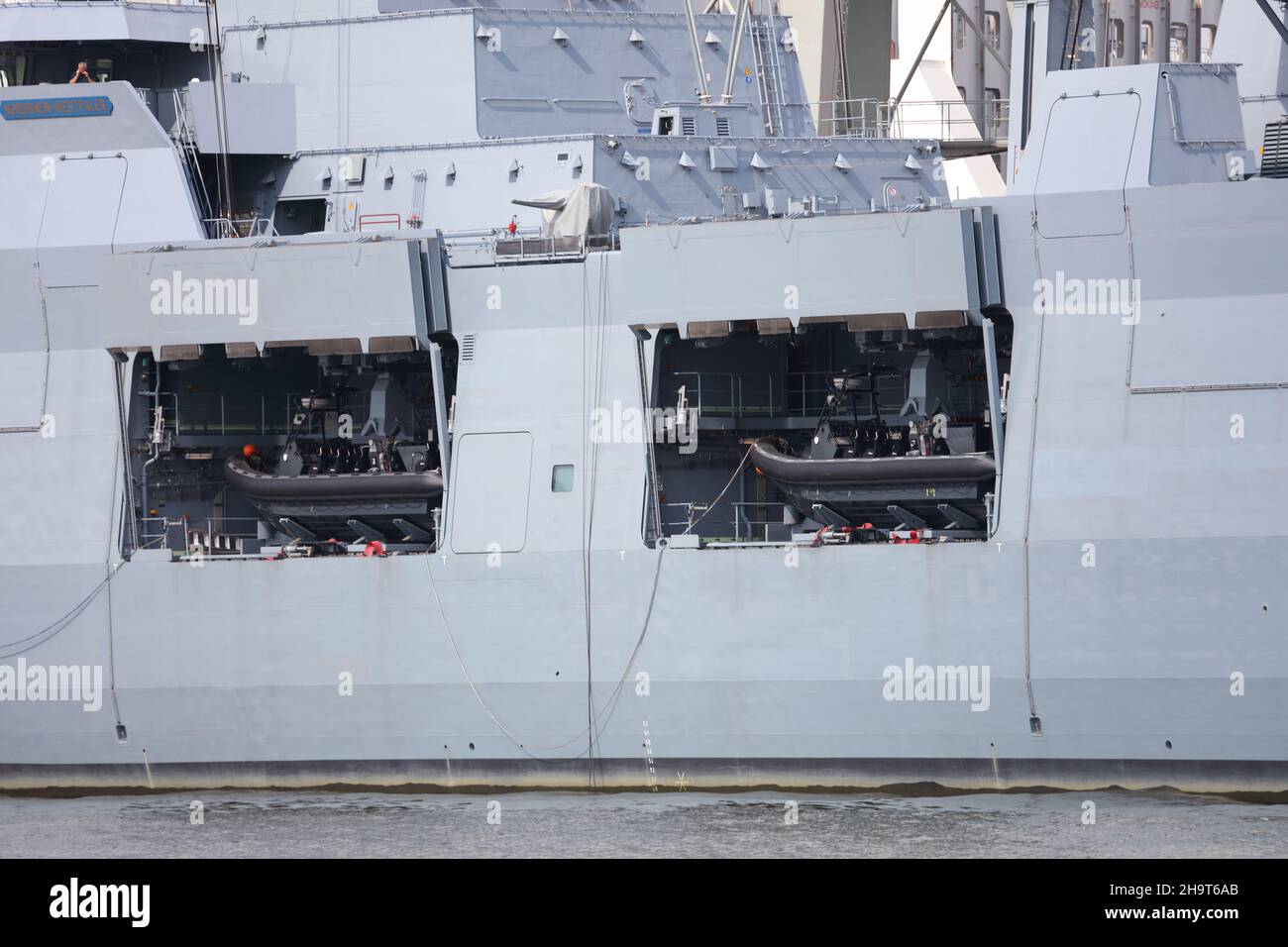 Hamburg Hafen - Fregatte F223 / Hamburg Harbour - Frigate F223 Stock ...