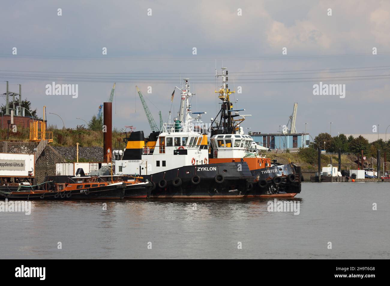 Hamburg Hafen - Schlepper / Hamburg Harbour - Tugboat Stock Photo - Alamy