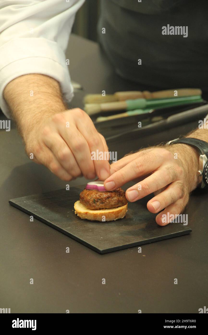 Assembling a burger hi-res stock photography and images - Alamy