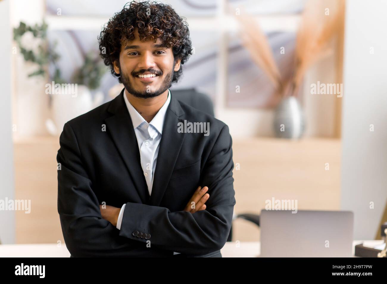 Business man suit desk arms hi-res stock photography and images - Alamy