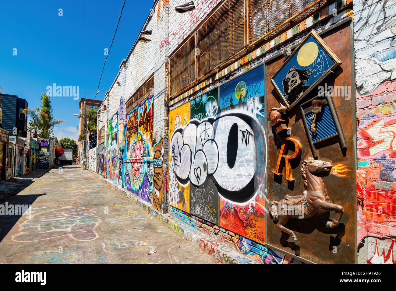 San Francisco, AUG 14 2015 - Wall art Graffiti in the city Stock Photo ...