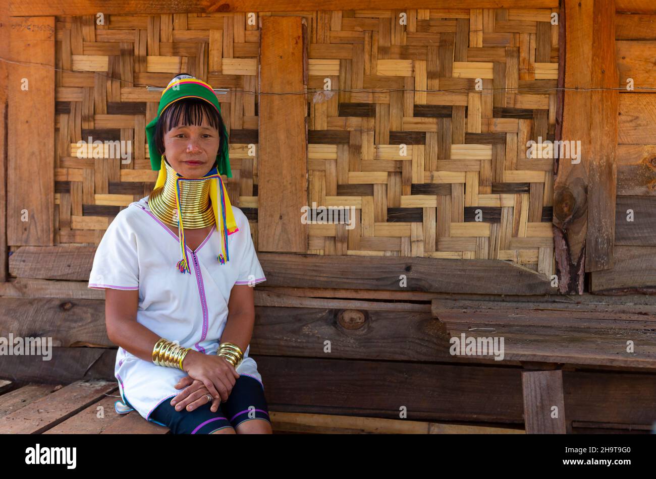 Mandalay, Myanmar, november 15, 2016: Asian long-neck Kayan Padaung ...