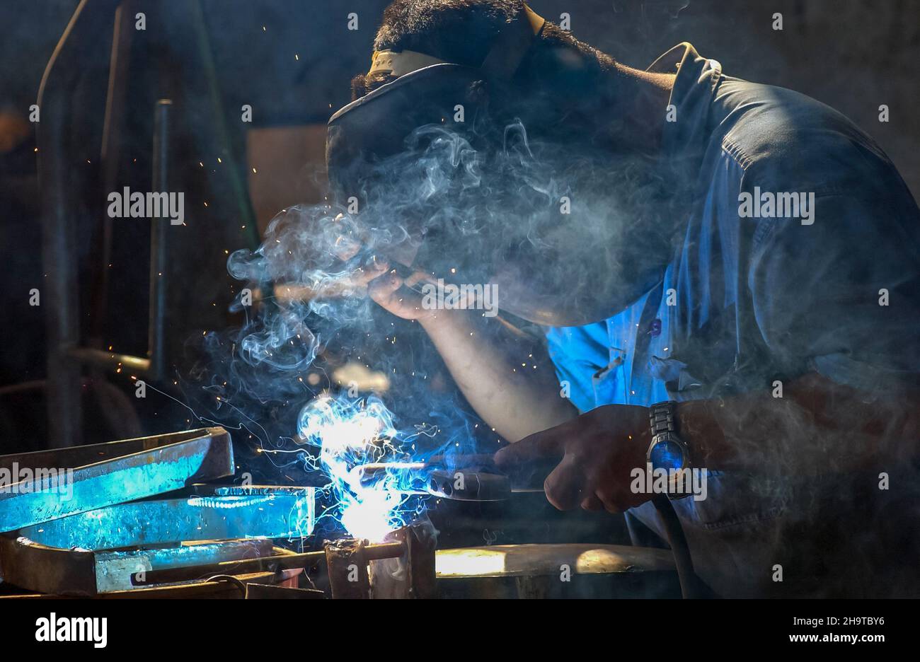 Welder working in the Brazilian industry Stock Photo - Alamy