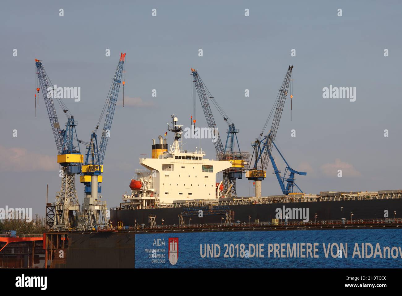 Hamburg Hafen - Dock / Hamburg Harbour - Dock Stock Photo - Alamy