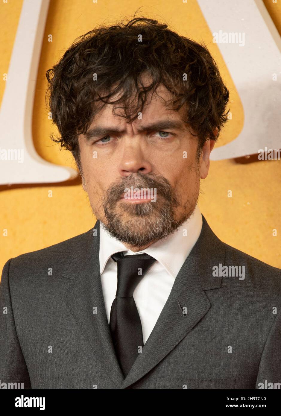 LONDON, ENGLAND - 07 DEC 2021: Peter Dinklage attends the UK Premiere ...