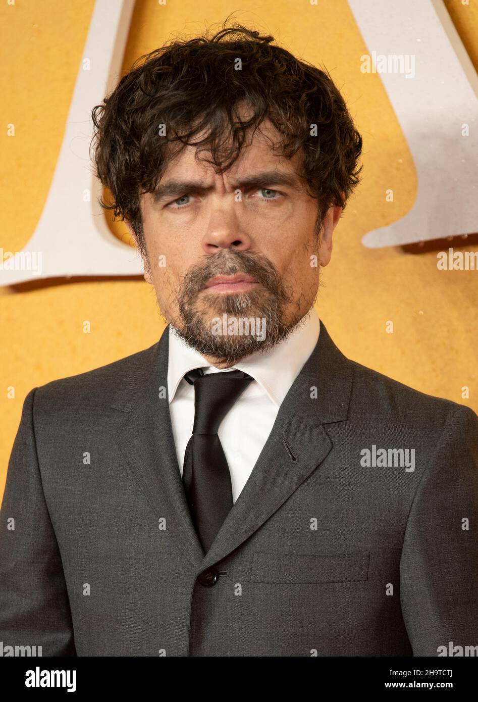 LONDON, ENGLAND - 07 DEC 2021: Peter Dinklage attends the UK Premiere ...