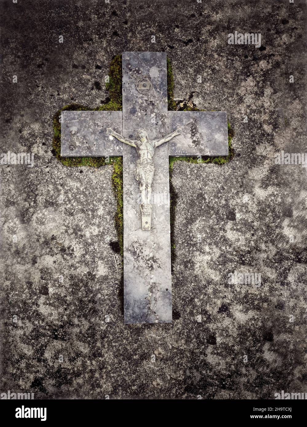 A metal cross hi-res stock photography and images - Alamy