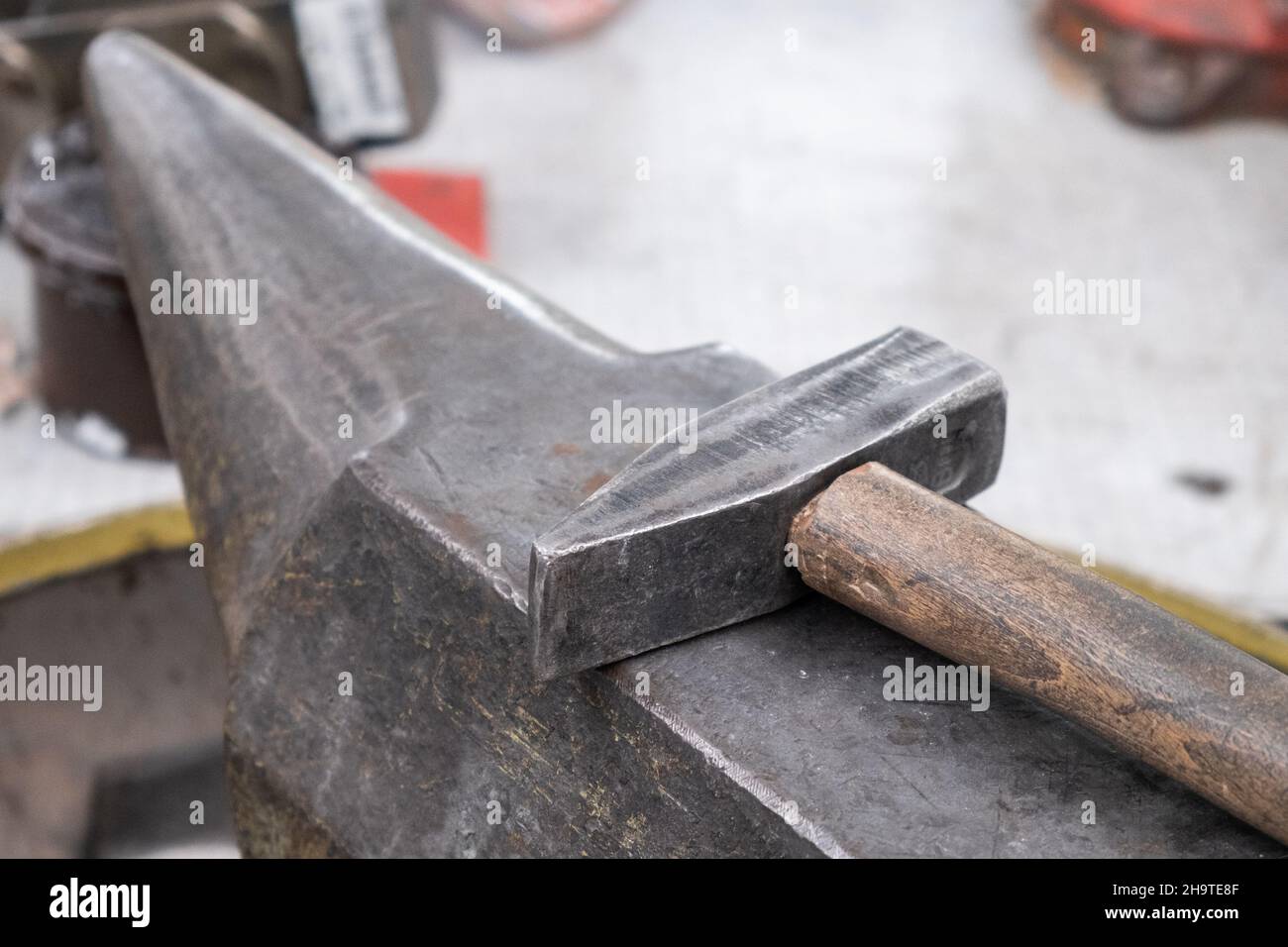 Large heavy anvil hammer hi-res stock photography and images - Alamy