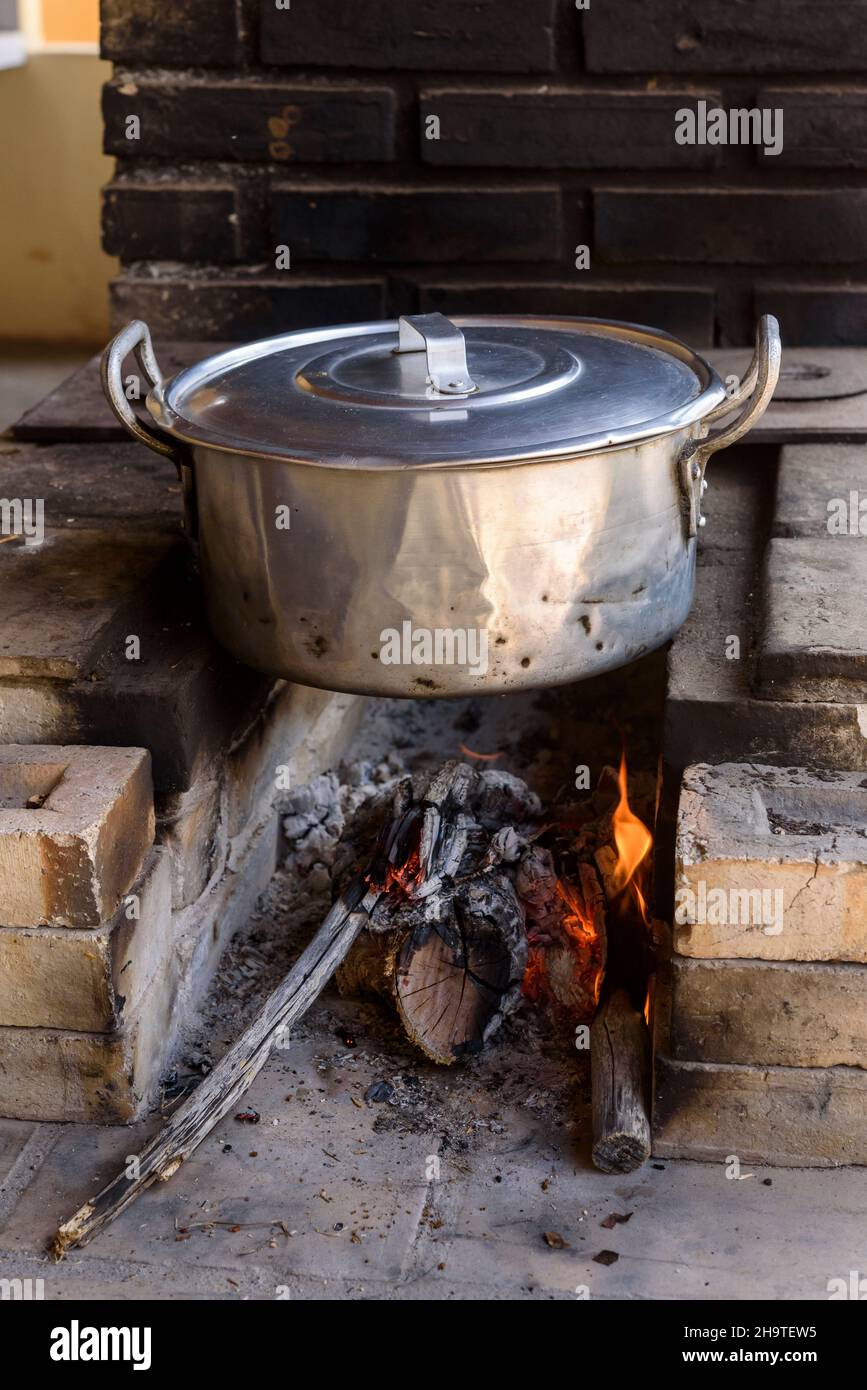 Stove fire traditional primitive hi-res stock photography and images ...
