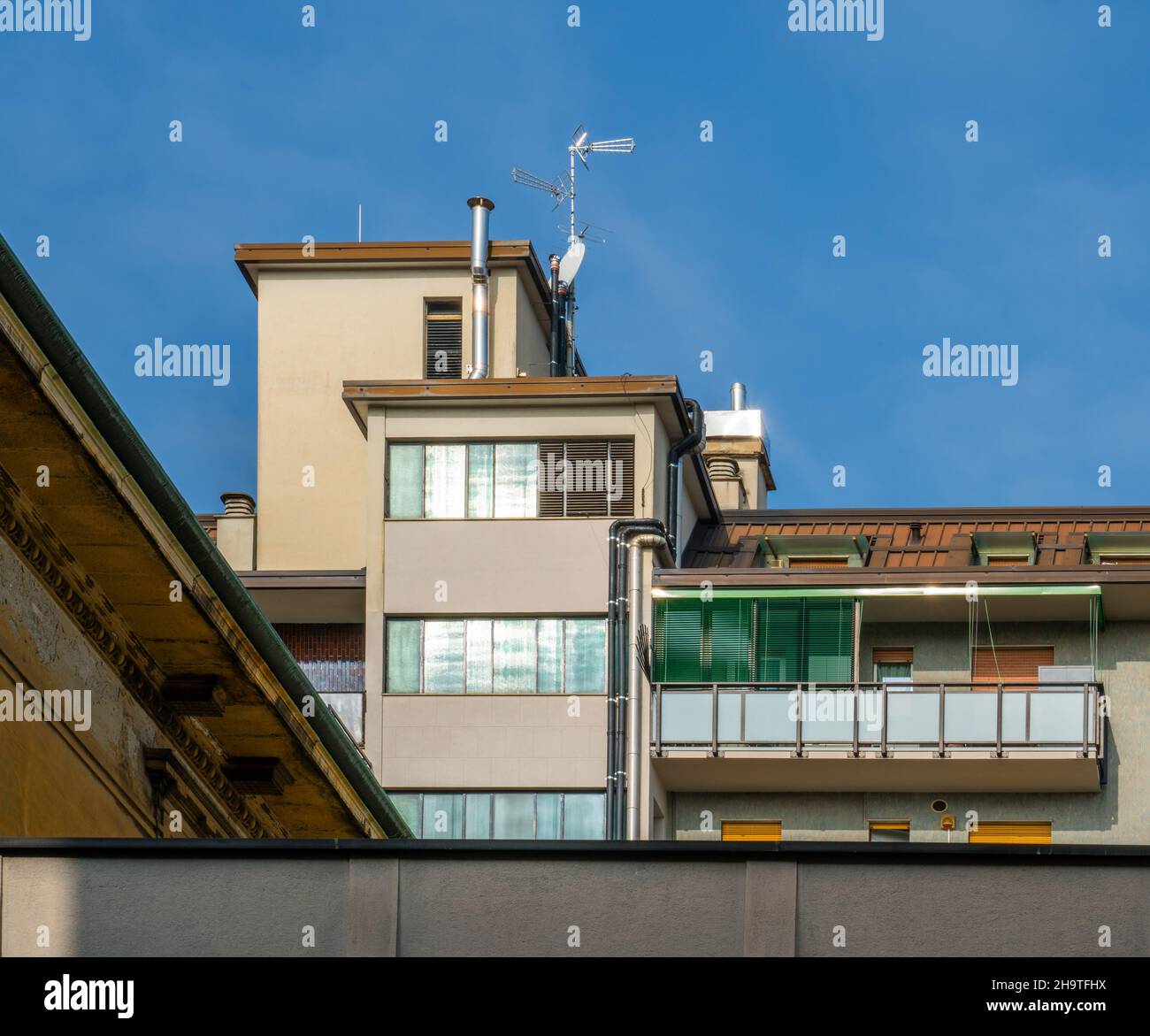 Flat top building hi-res stock photography and images - Alamy