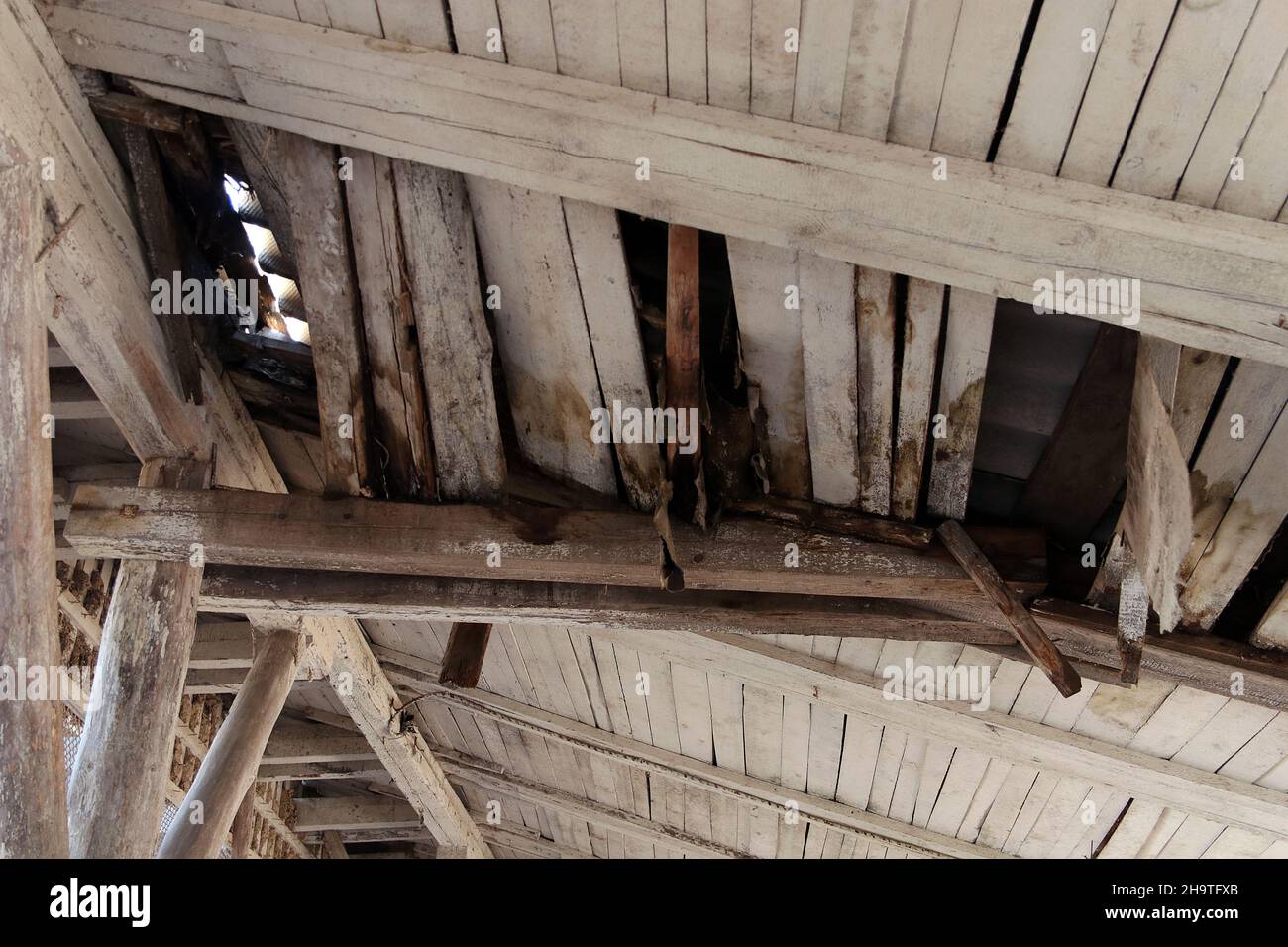 Slums worn out hi-res stock photography and images - Alamy